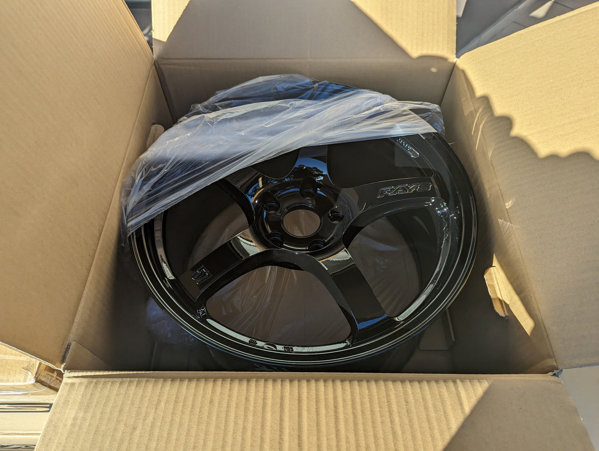 Rays Gram Lights 57 CR (Gloss Black) - 5x114.3 - 18x9.5 +38 – Hausofwheels