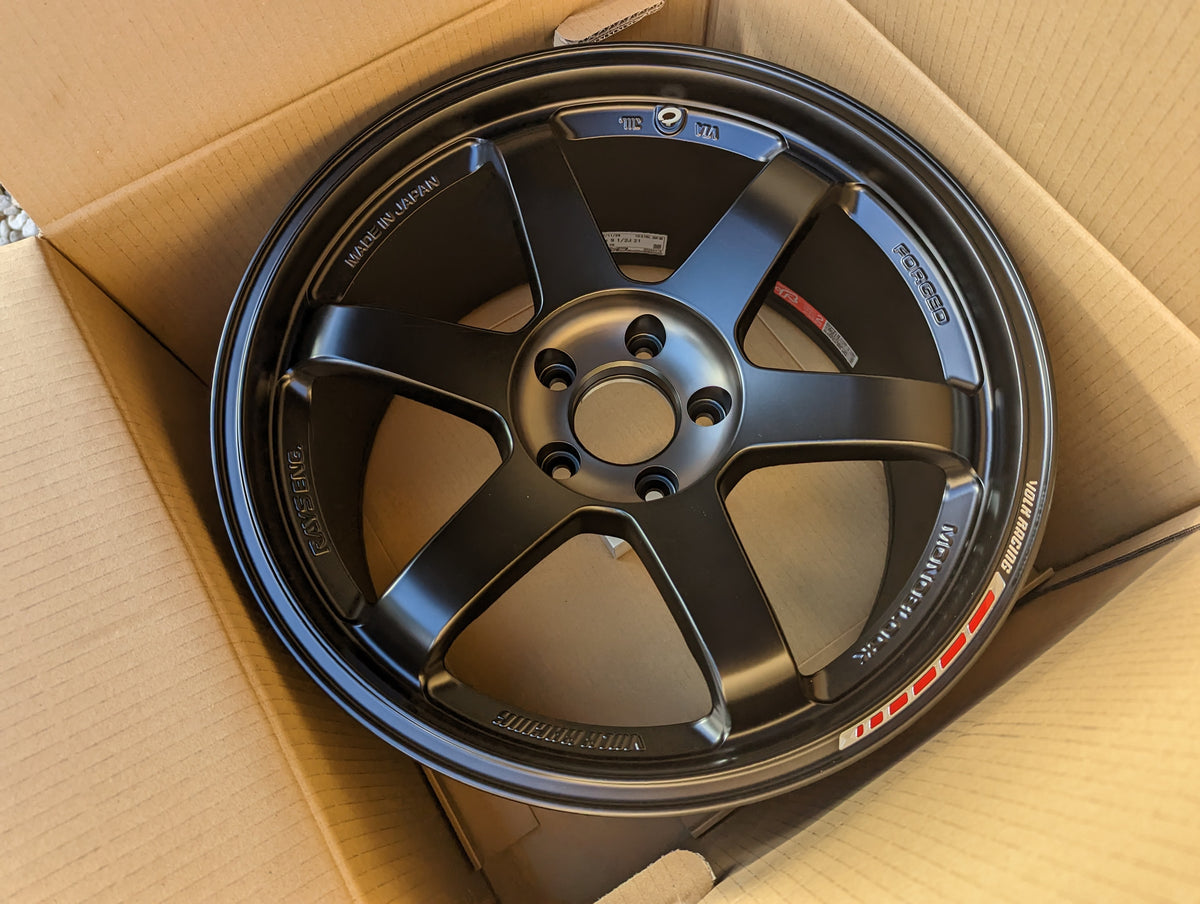 Rays Volks Racing TE37 Black Edition III 5x114.3 - 18x9.5 +21 ...
